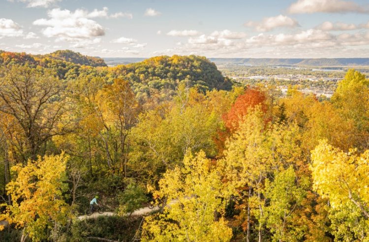 Scenic Fall Hikes In The La Crosse Region | ExploreLaCrosse